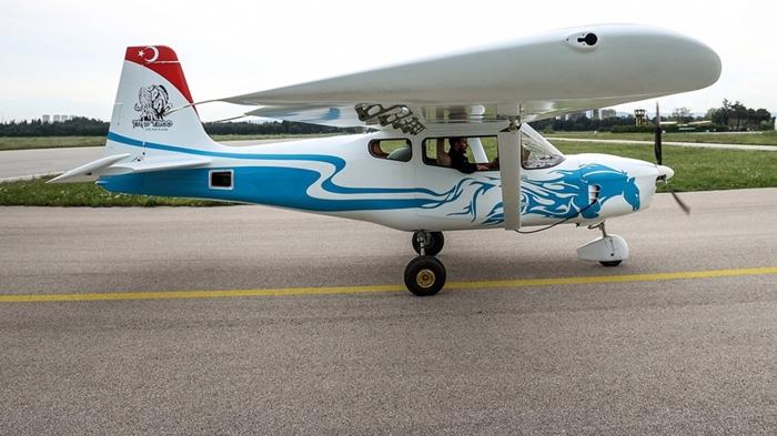 Türk havacılığının yeni uçağı Troy T200 ilk kez piste çıktı! Birçok ...