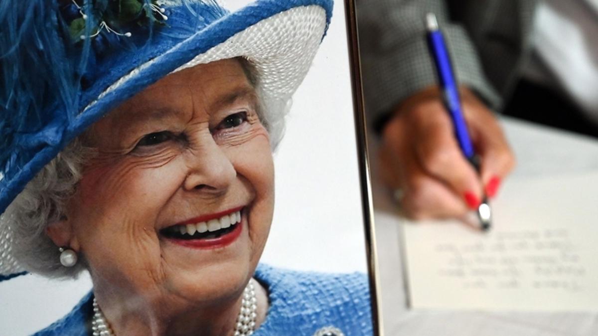 Kraliçe Elizabeth'in cenazesinde alışılmadık protokolü