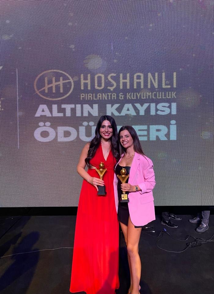 Özlem Gezgin “Yılın Kadın Oyuncusu” ödülünü aldı