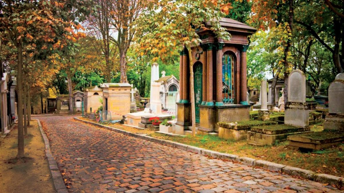 Fransa'da ölmek bile zor! 2. el mezar taşı satışı patladı