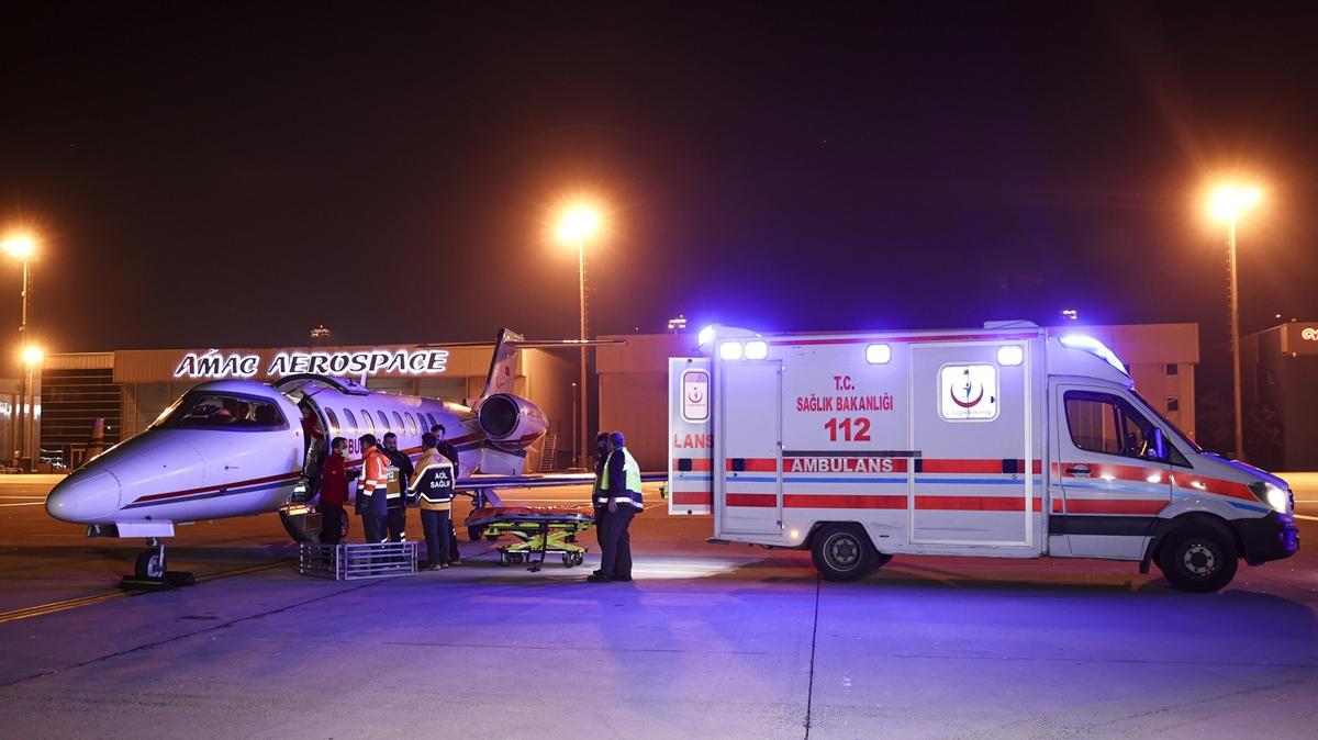 2 Türk ambulans uçakla İstanbul'a getirildi