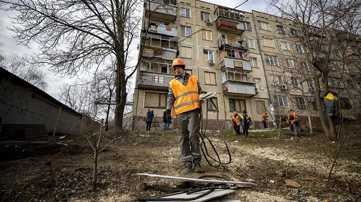 Ukrayna'nın Nikopol şehri sakinleri aylardır Rus saldırıları altında ...