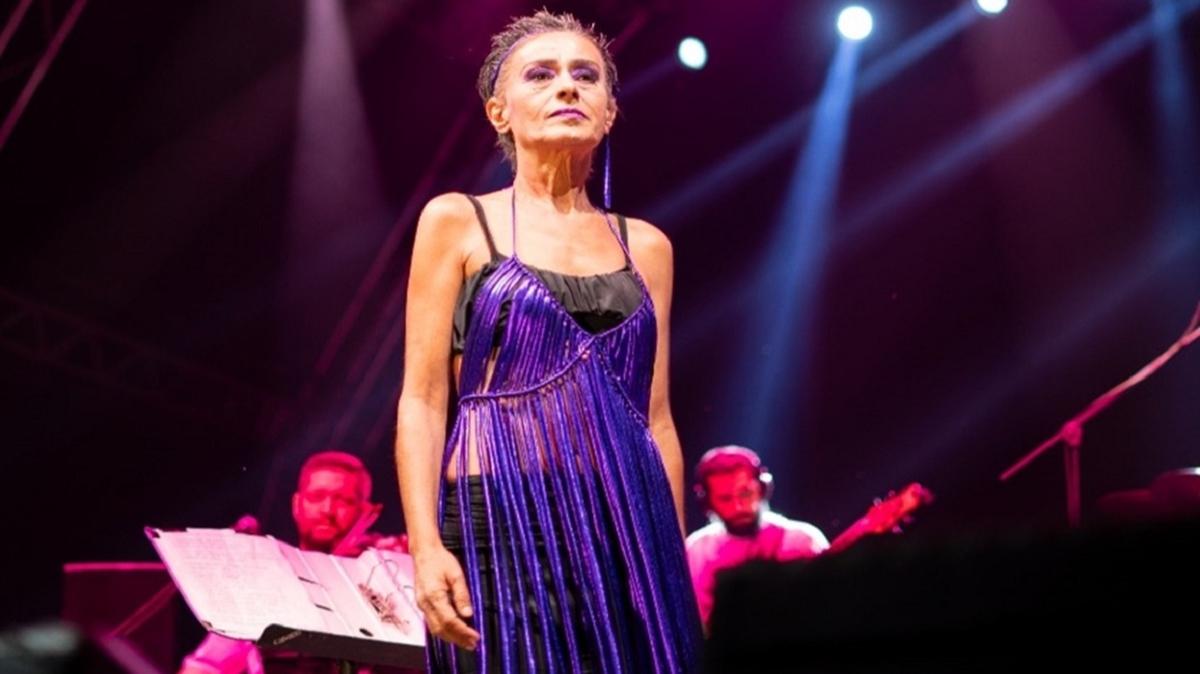 Yıldız Tilbe İstanbullu hayranlarıyla buluştu