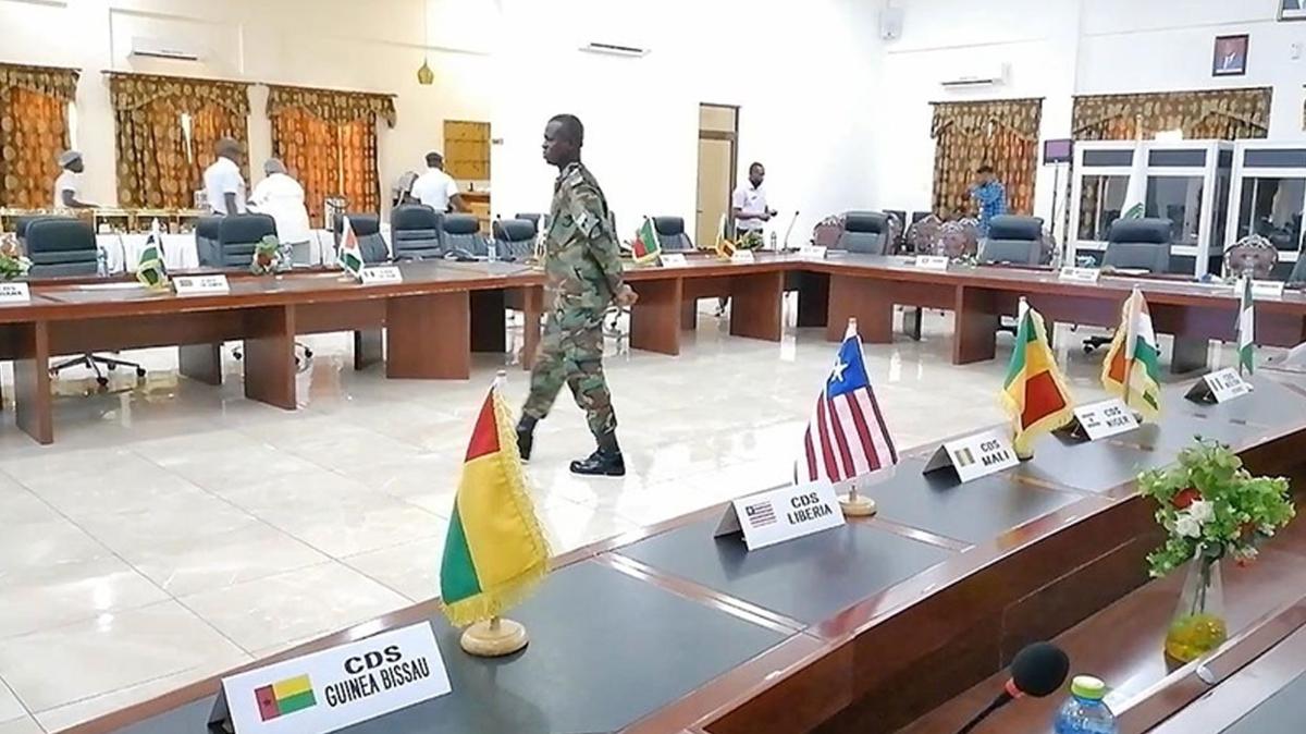 Nijer cuntası diplomasiye evet dedi... ECOWAS ile diyalog kabul edildi