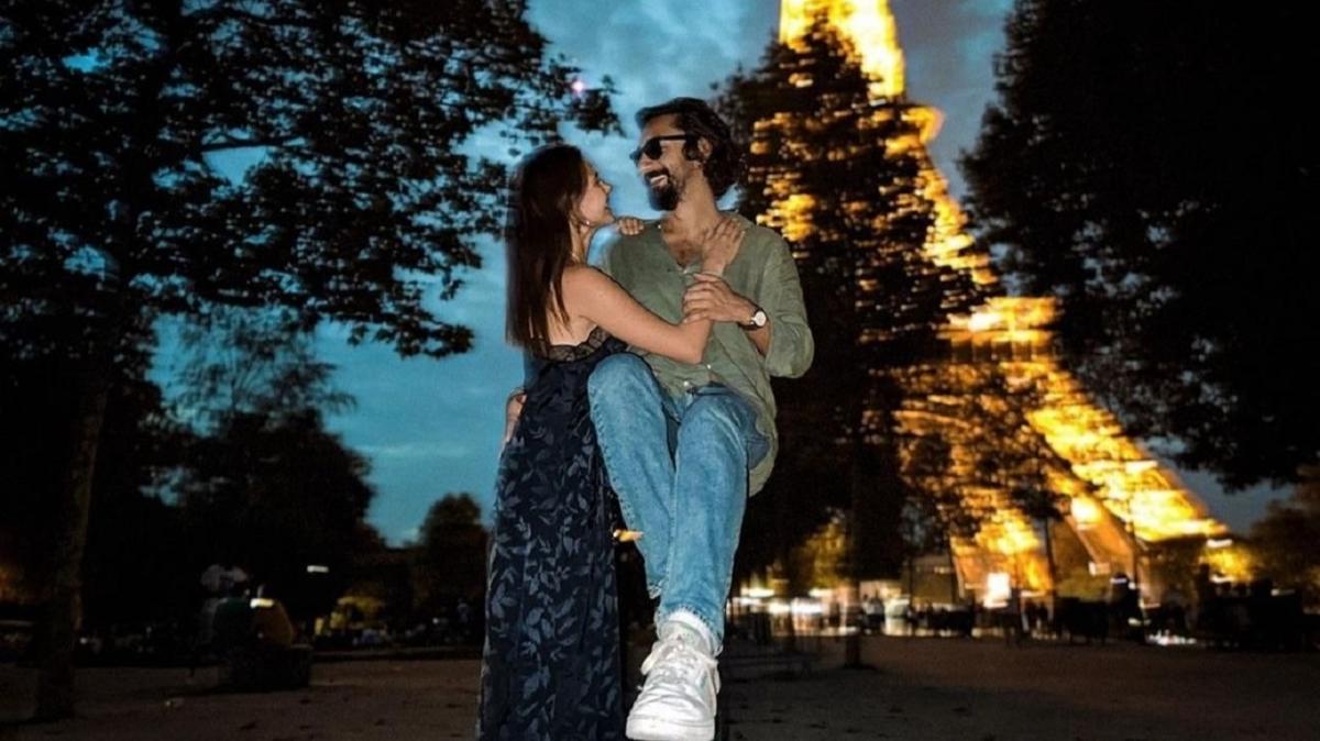 Alina Boz ile Umut Evirgen'in Paris pozu sosyal medyayı ikiye böldü