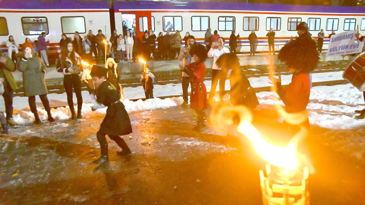 Turistik Doğu Ekspresi, son durak olan Kars'ta coşkuyla karşılandı Turistik Doğu Ekspresi, son durak olan Kars'ta coşkuyla karşılandı