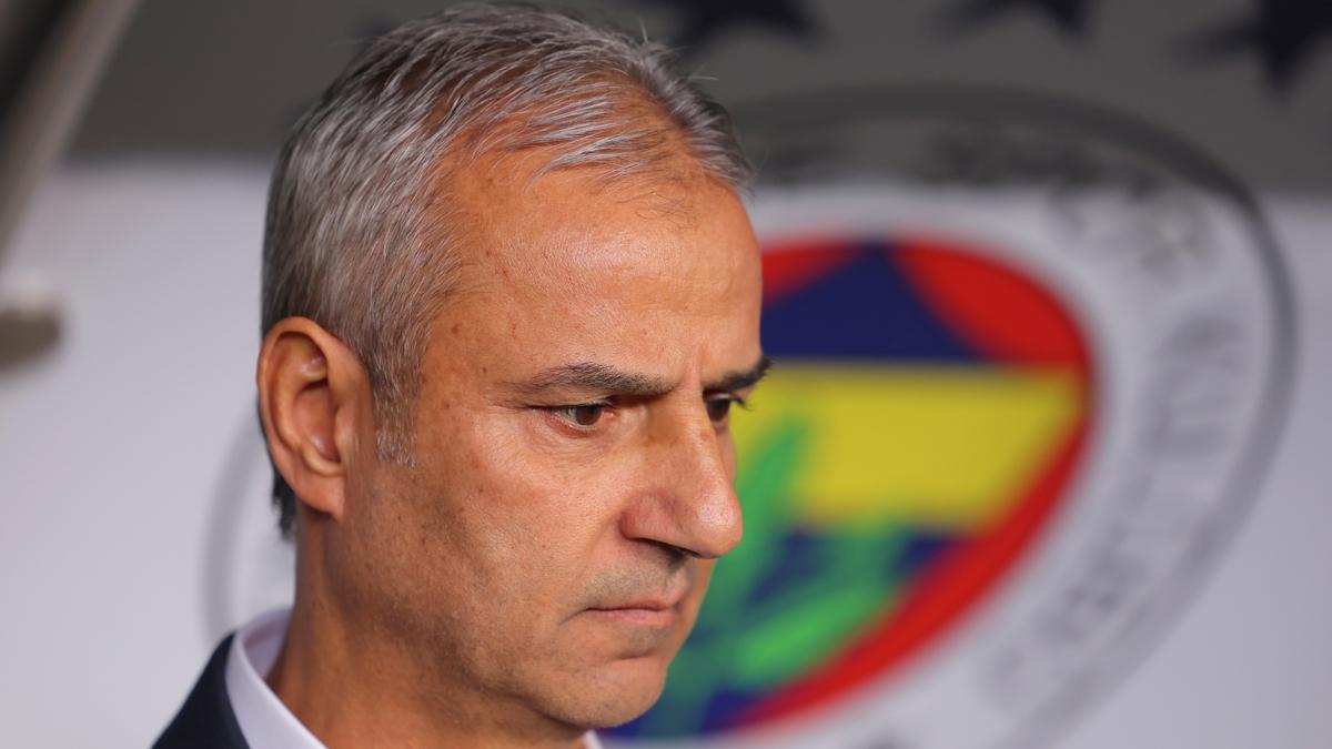 Fenerbahçe'de savunma krizi patlak verdi! Fenerbahçe'de savunma krizi patlak verdi!