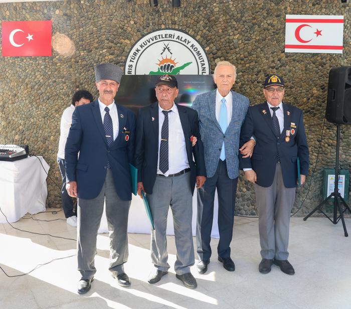 Ediz Hun Kıbrıs savaşı gazileri ve şehit yakınlarıyla bir araya geldi