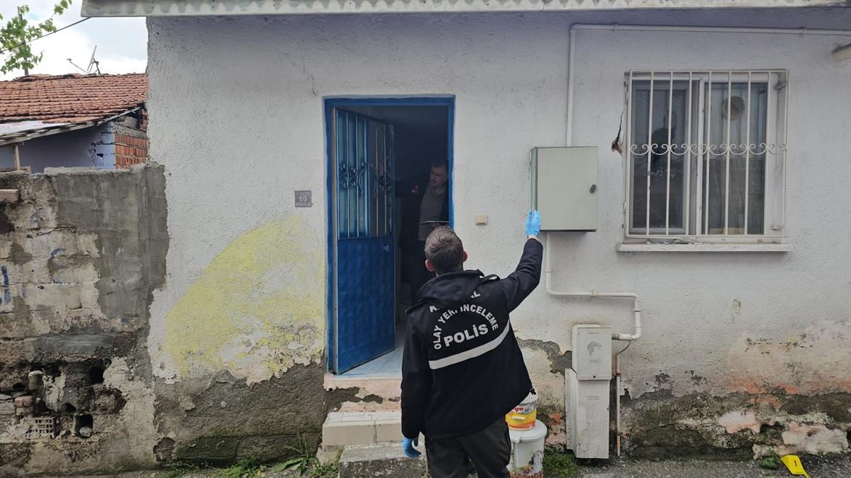 Silah sesleri sokakta yankılandı! Eve pompalı tüfekle ateş açıldı