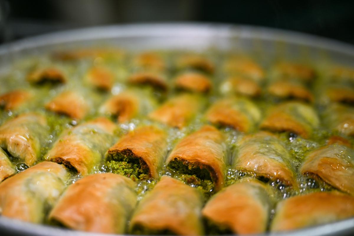 Gaziantepli baklavacılardan 2 püf noktası: Sade yağ ve boz fıstık! 15 ...