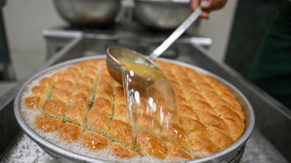 Gaziantepli baklavacılardan 2 püf noktası: Sade yağ ve boz fıstık! 15 ...
