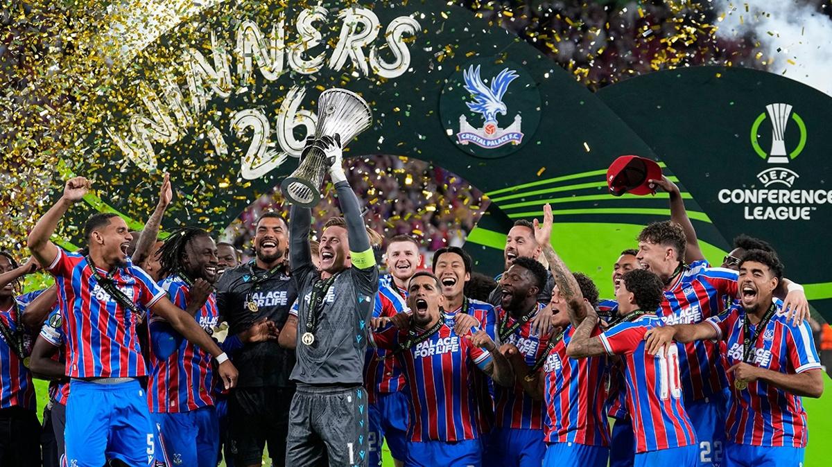Kupa İngiltere'ye gitti! Konferans Ligi şampiyonu Crystal Palace
