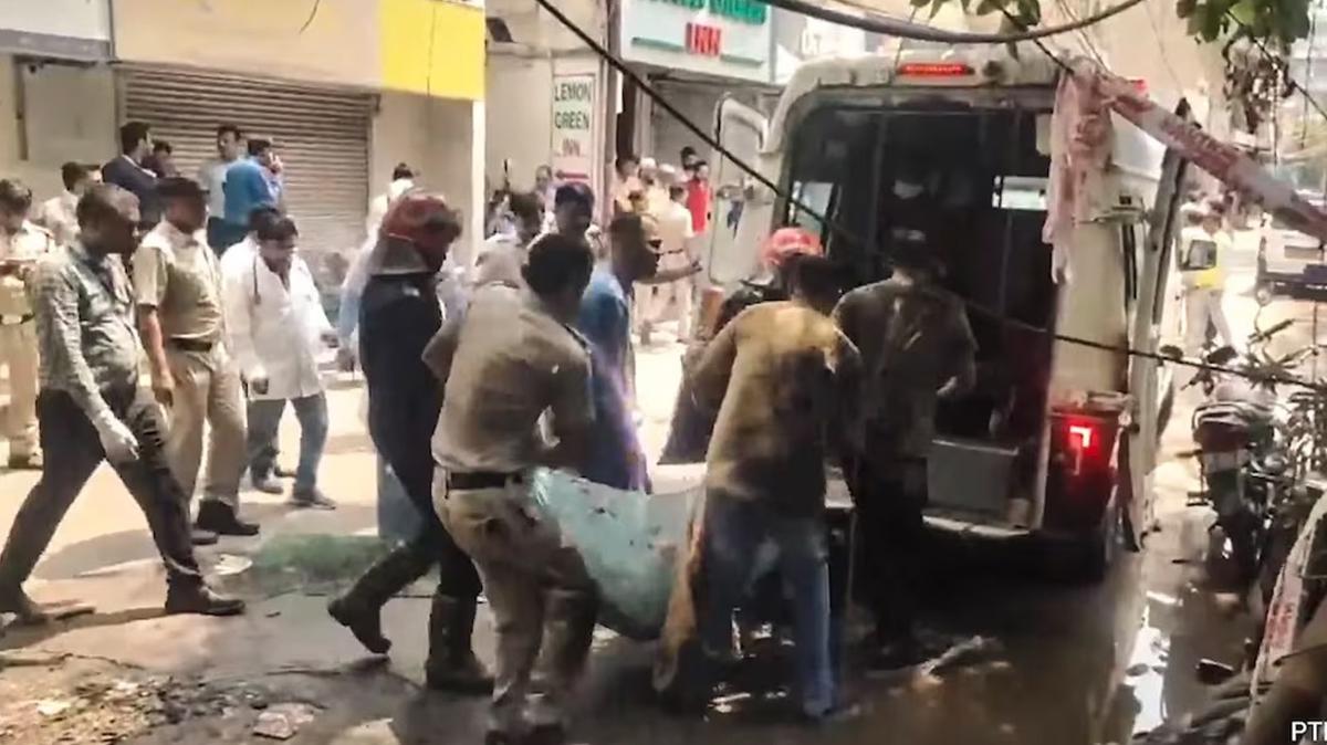 Hindistan'da otel yangını: 21 can kaybı