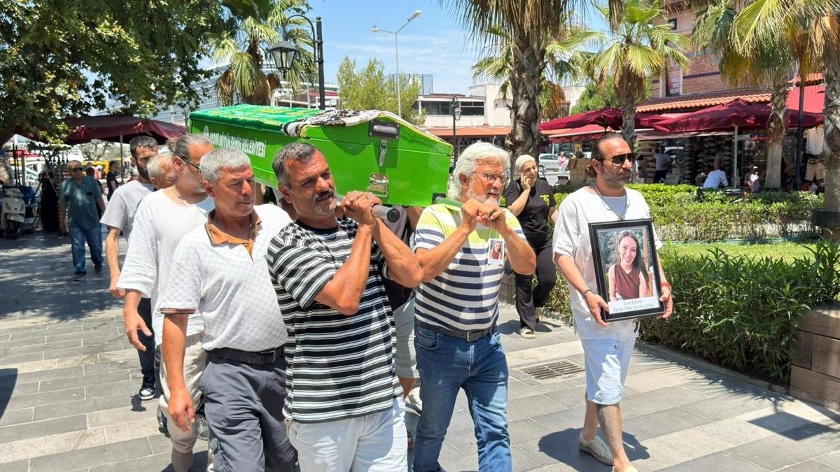 Ece İrtem'in cenazesi Kuşadası Hanım Camii'ne getirildi!
